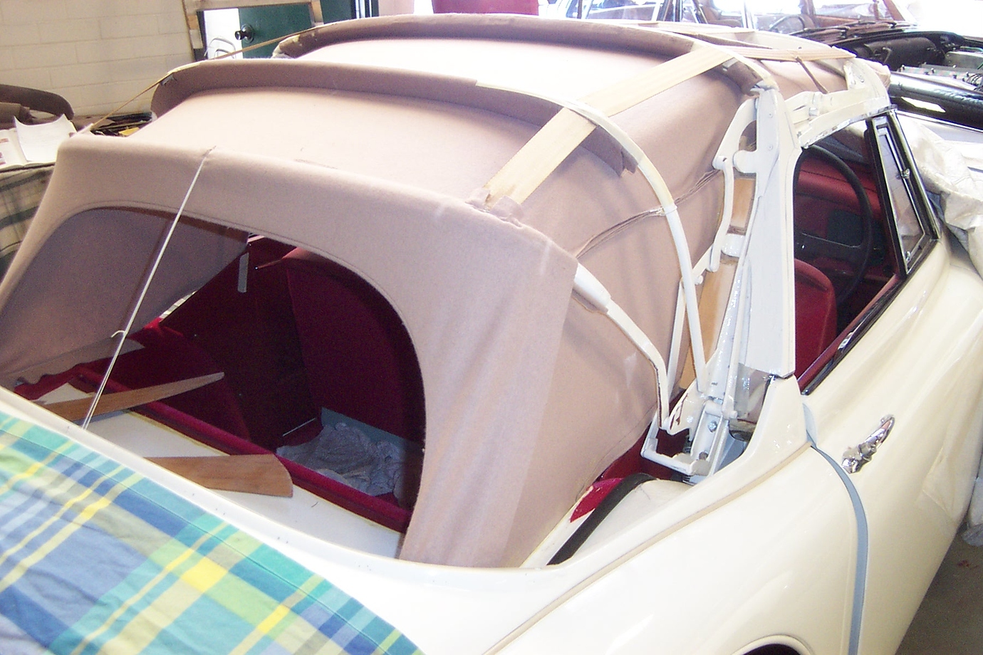 [xk] xk150 dhc convertible top frame fitting - XK - Jag-lovers Forums