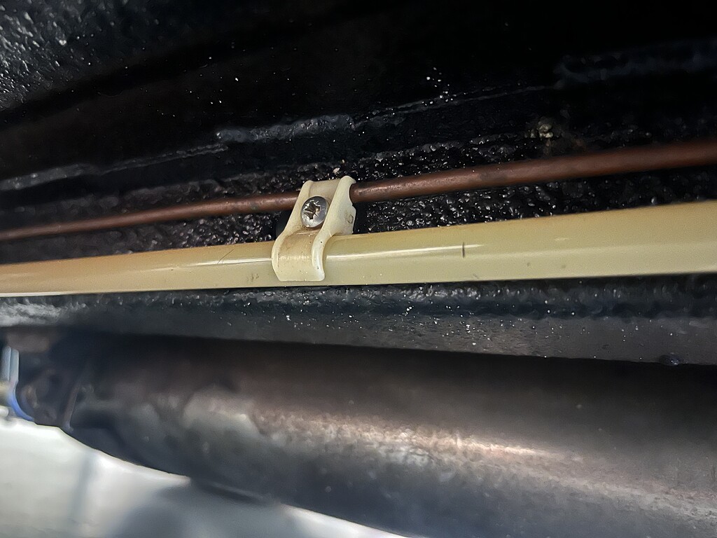 Combined brake and fuel lines securing clip - E-Type - Jag-lovers Forums