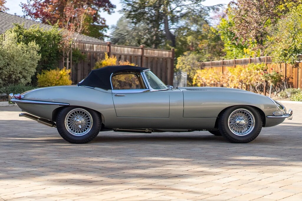 Is something wrong at the rear? - E-Type - Jag-lovers Forums