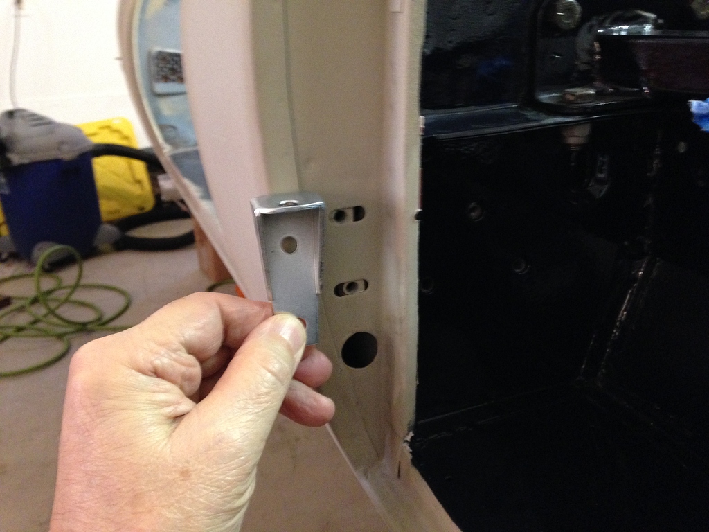 Bolt size for "bracket receiving locating peg" - E-Type - Jag-lovers Forums