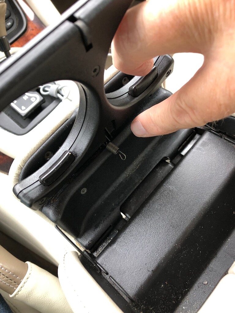 Xj8 2001 cup holder question - X300 - Jag-lovers Forums