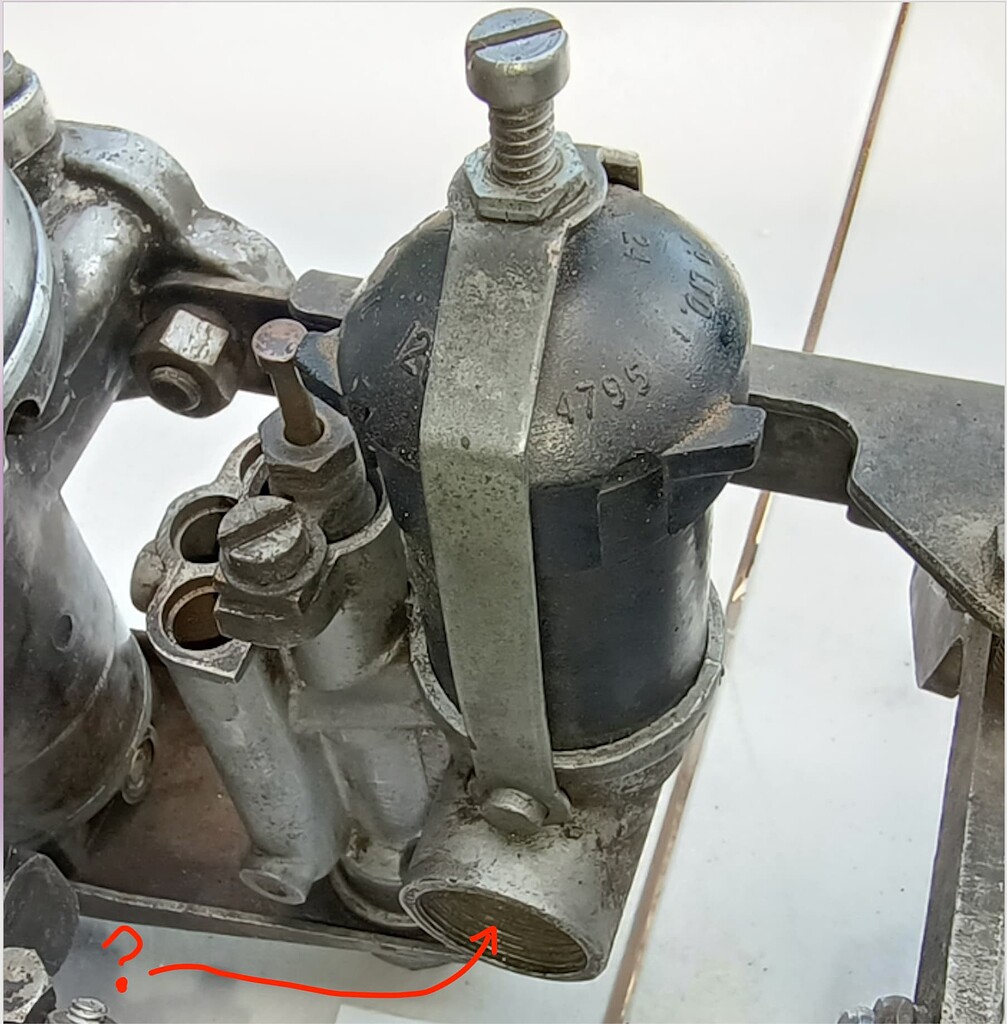 What goes in this port here? - Saloons - Jag-lovers Forums