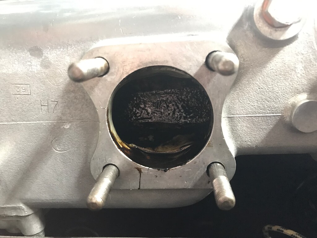 What appears to be oil residue in the intake manifold - XK - Jag-lovers ...