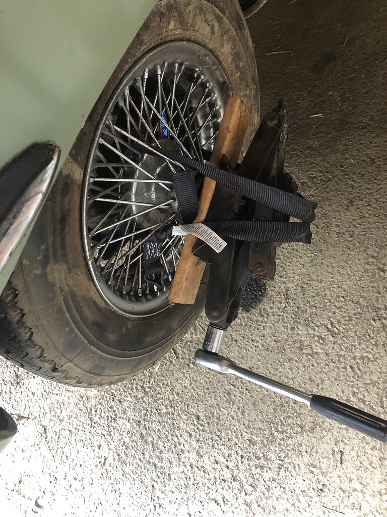 Stuck wire wheel - E-Type - Jag-lovers Forums