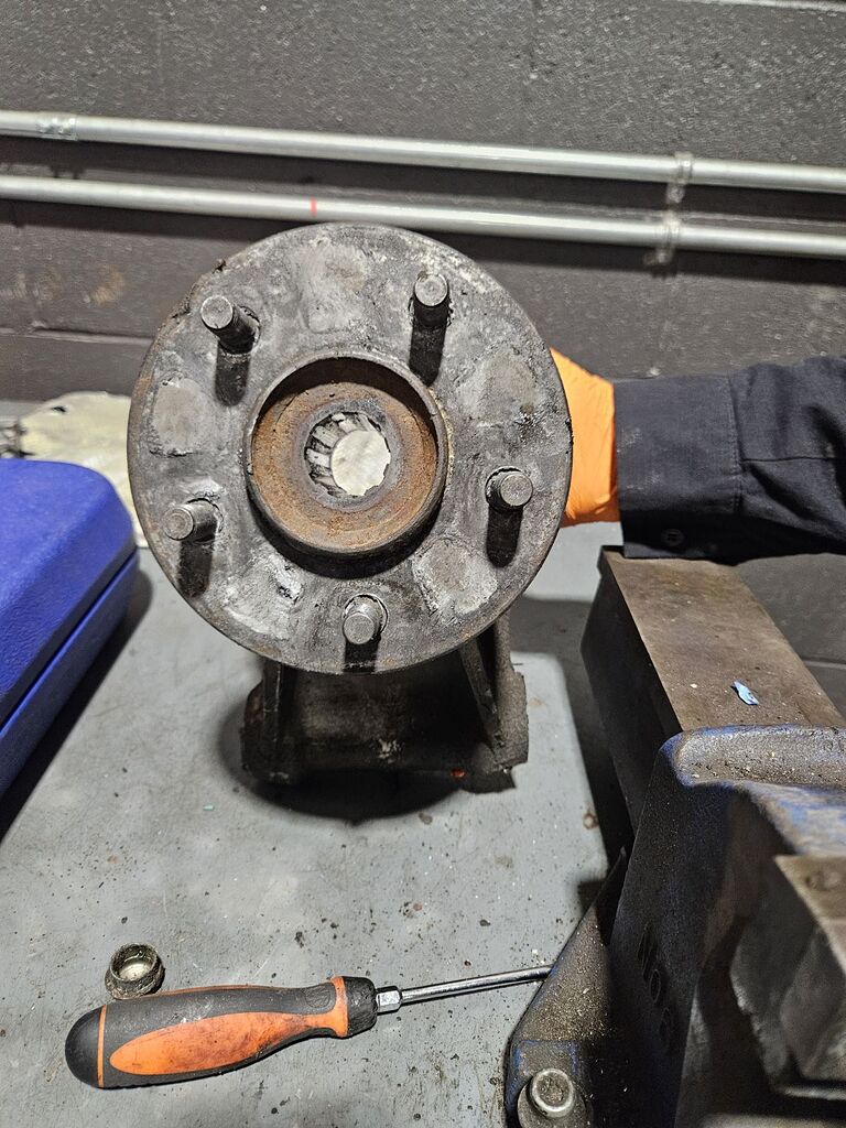 Please ID this rear hub - XJ-S - Jag-lovers Forums
