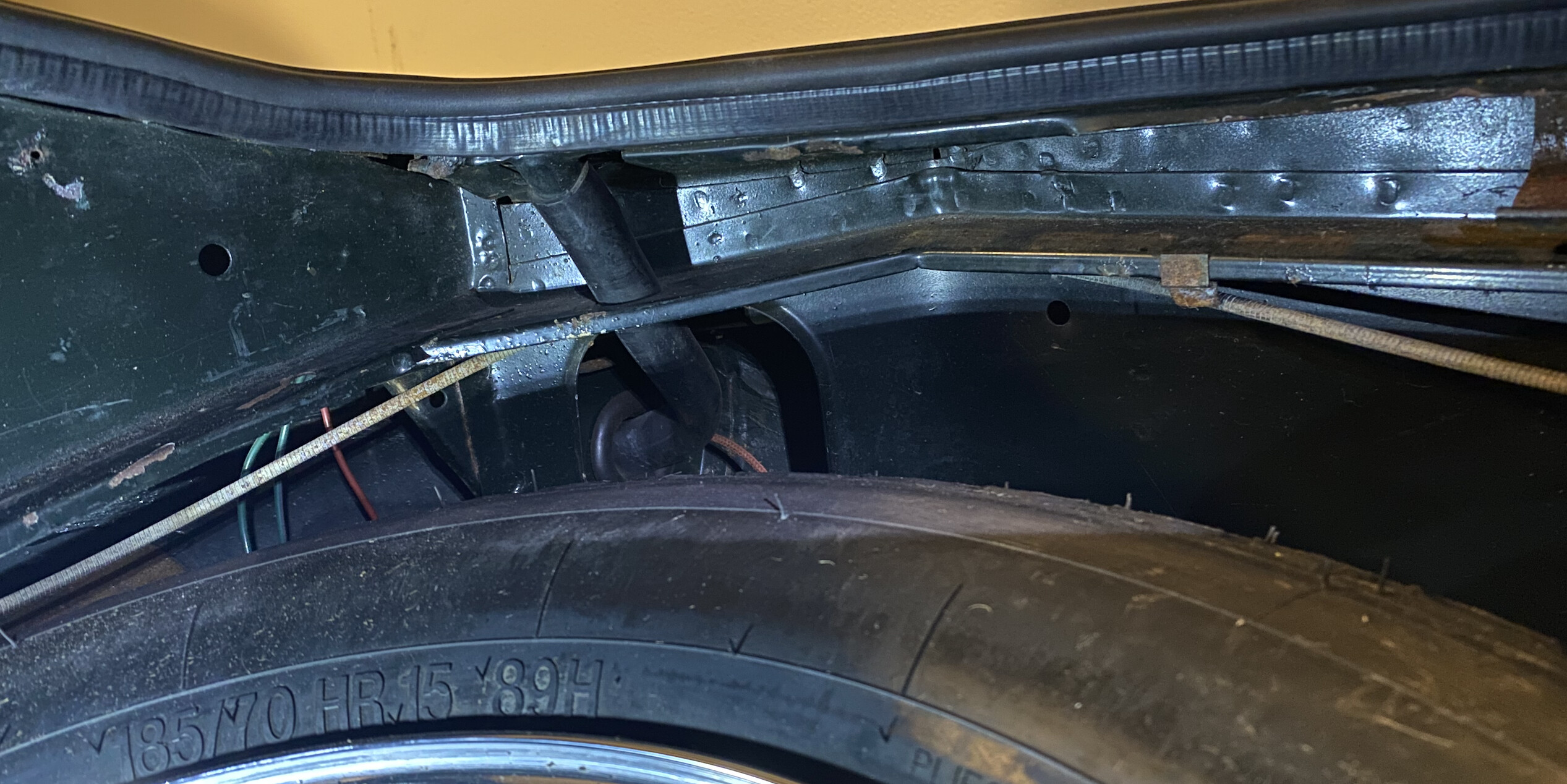 Picture of boot release cable routing - E-Type - Jag-lovers Forums