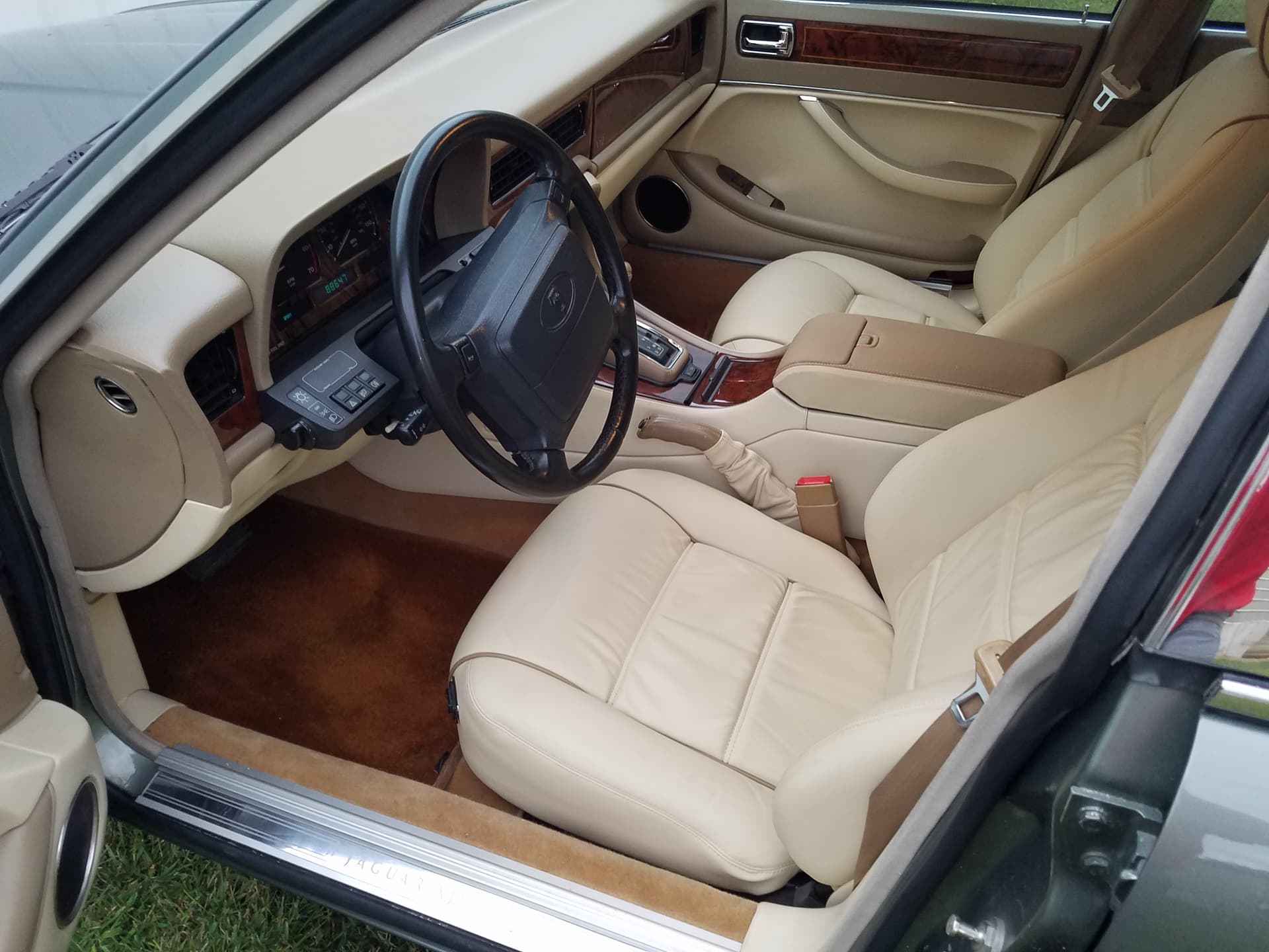 Paint, leather and fabric color names - XJ40 - Jag-lovers Forums