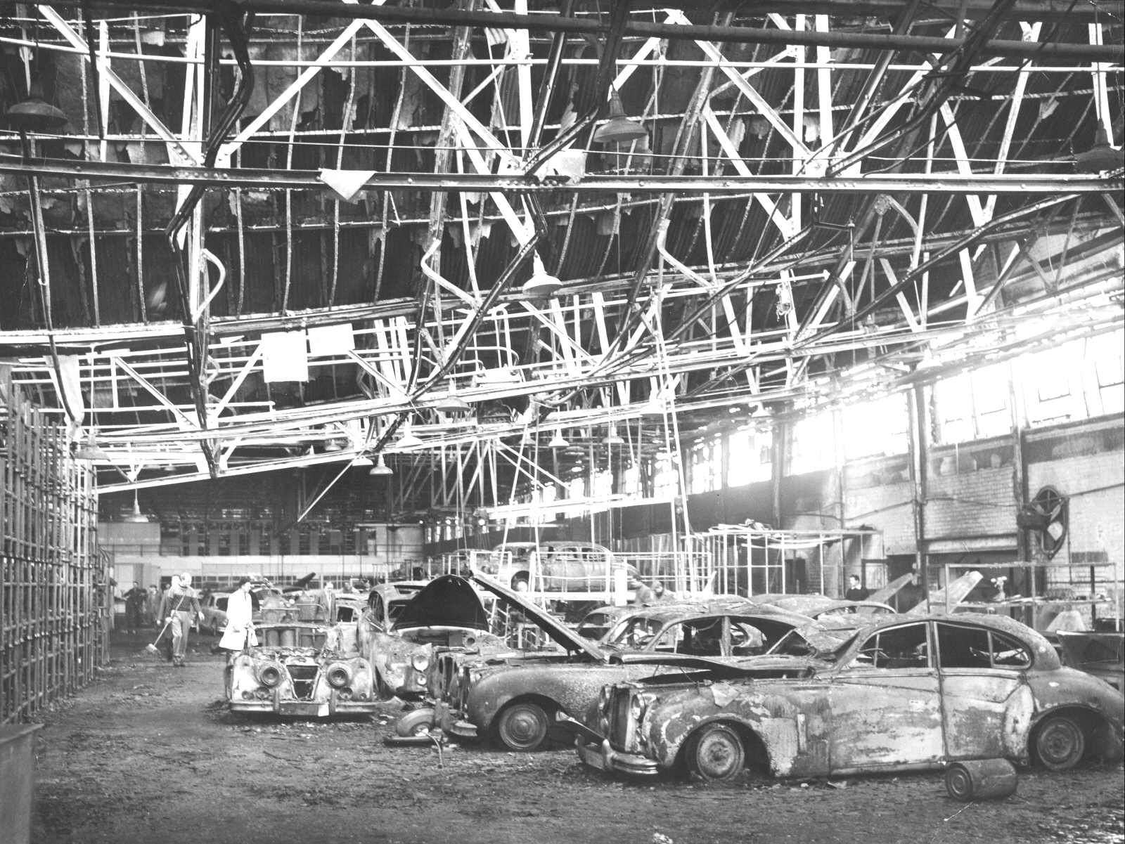 E Type factory pictures - E-Type - Jag-lovers Forums