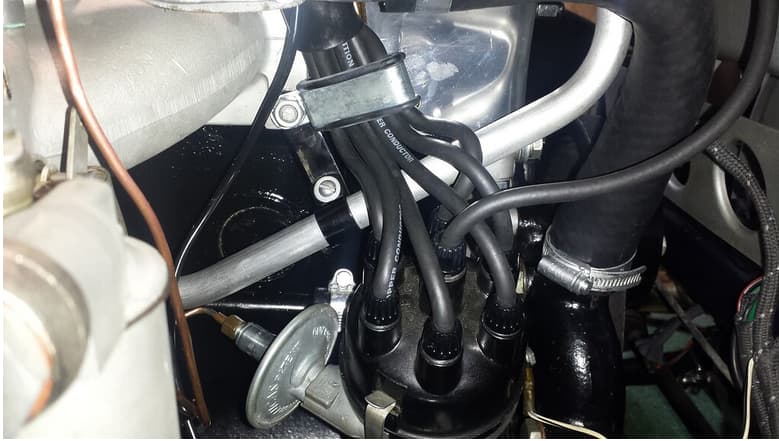 Mounting rear throttle return spring bracket - E-Type - Jag-lovers Forums