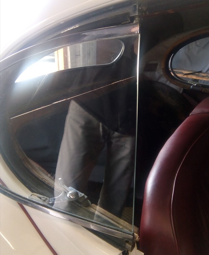 How to remove rear quarter windows XK140 FHC - XK - Jag-lovers Forums