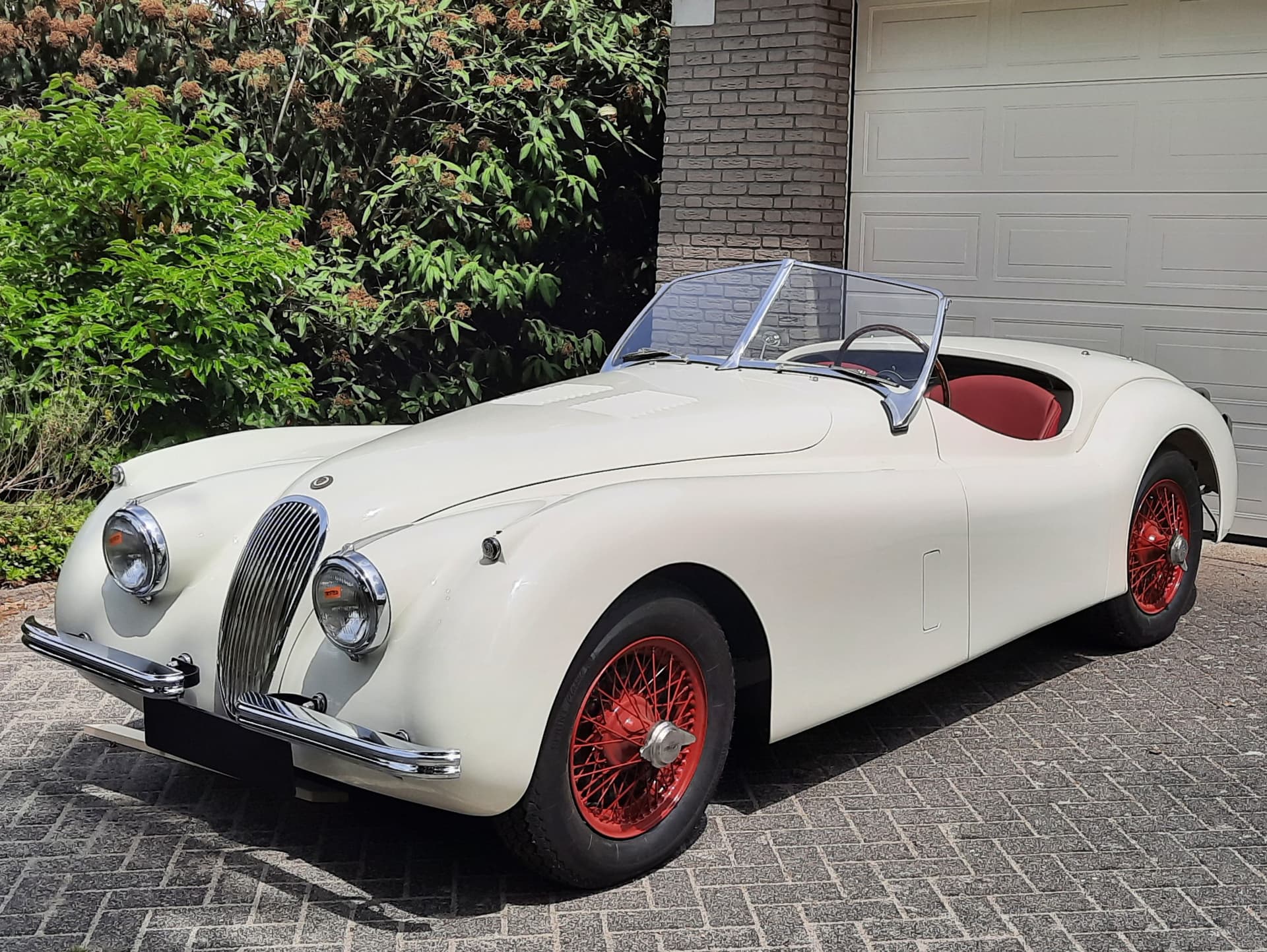 XK 120 DHC - Rear Wing Piping on B Pillar - XK - Jag-lovers Forums