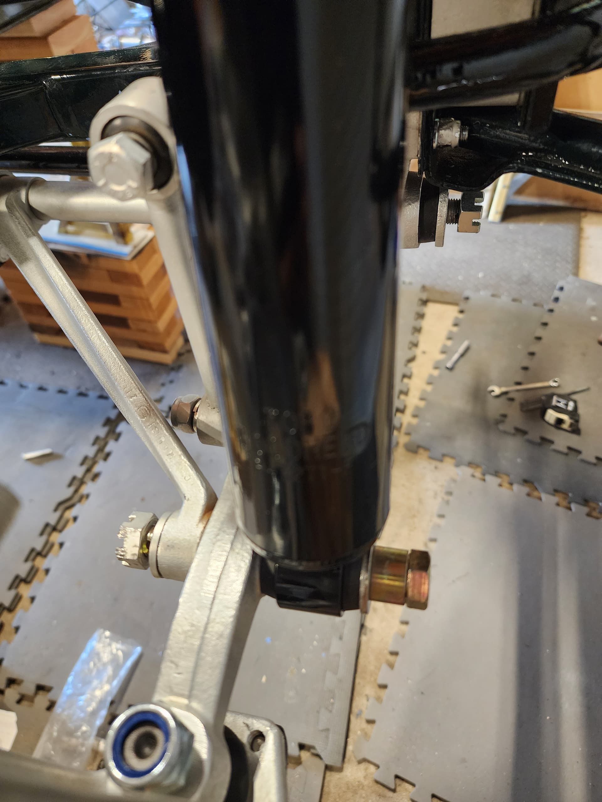 '69 E 2+2, front shock bushing/bolt at lower A arm - E-Type - Jag ...