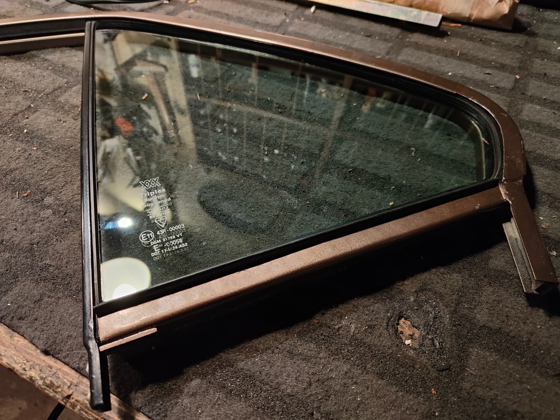 Rear Quarter Window Install? - XJ - Jag-lovers Forums
