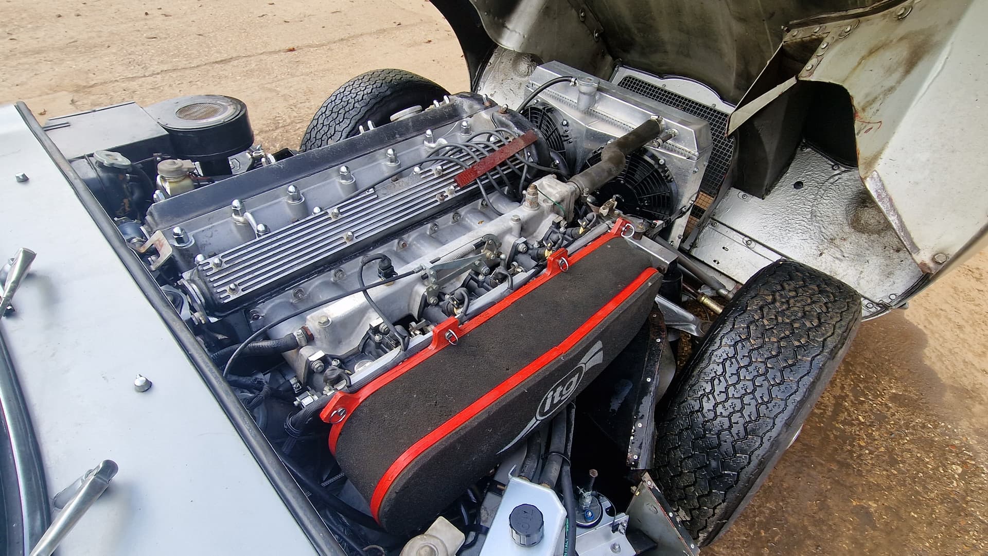 Fuel Injection Question - sequential or throttle body? - E-Type - Jag ...