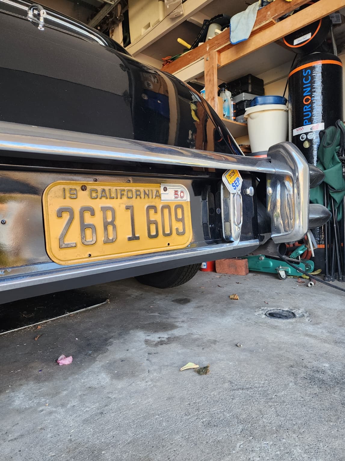 On a post war Mark IV, what type of USA license plate surround was "in ...