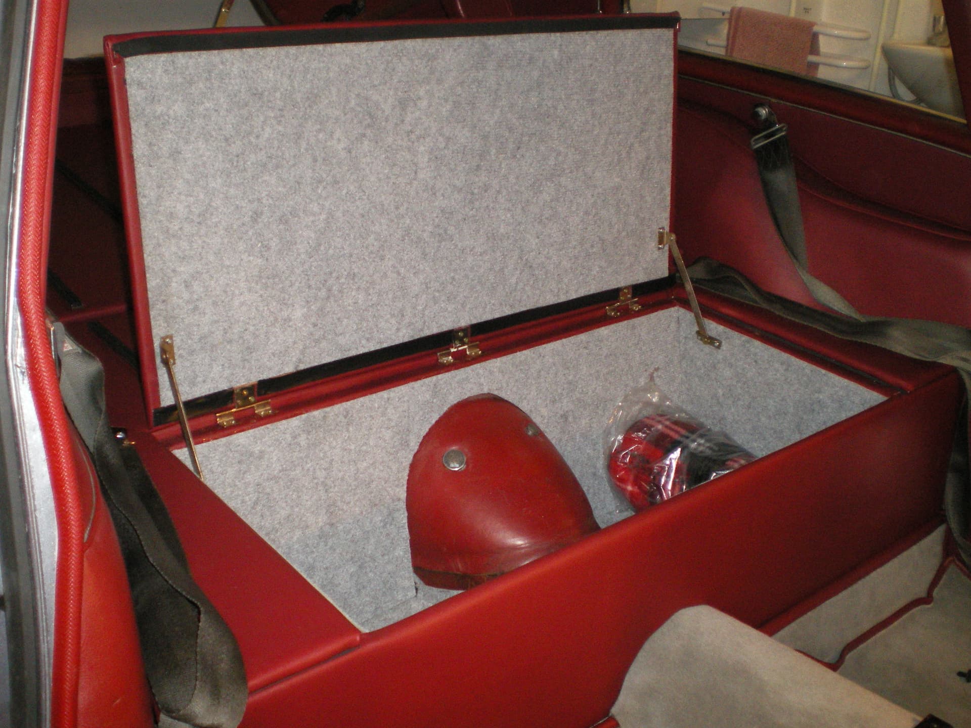 E Type cubby in 2+2 - Unique or not? - E-Type - Jag-lovers Forums