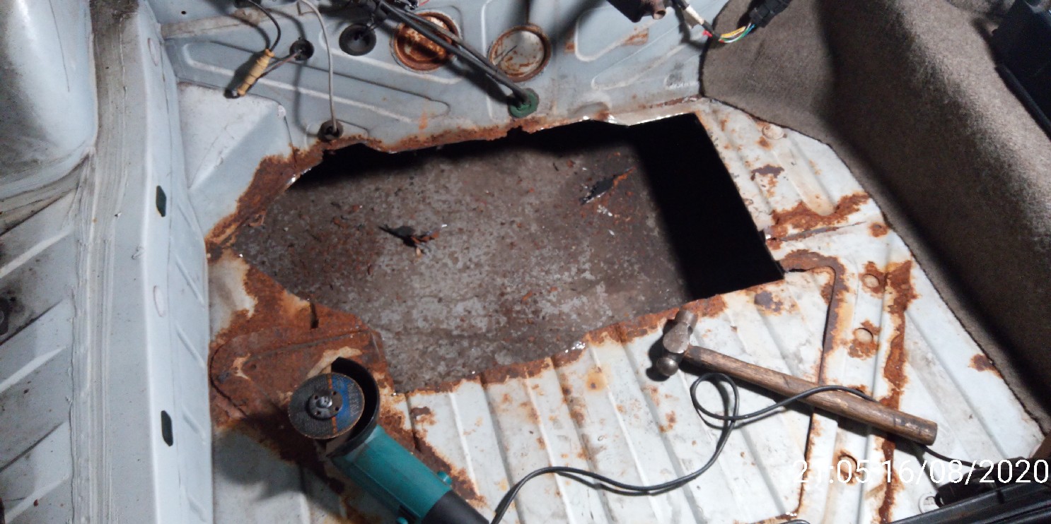 Very rusty trunk floor in MY88 - XJ40 - Jag-lovers Forums