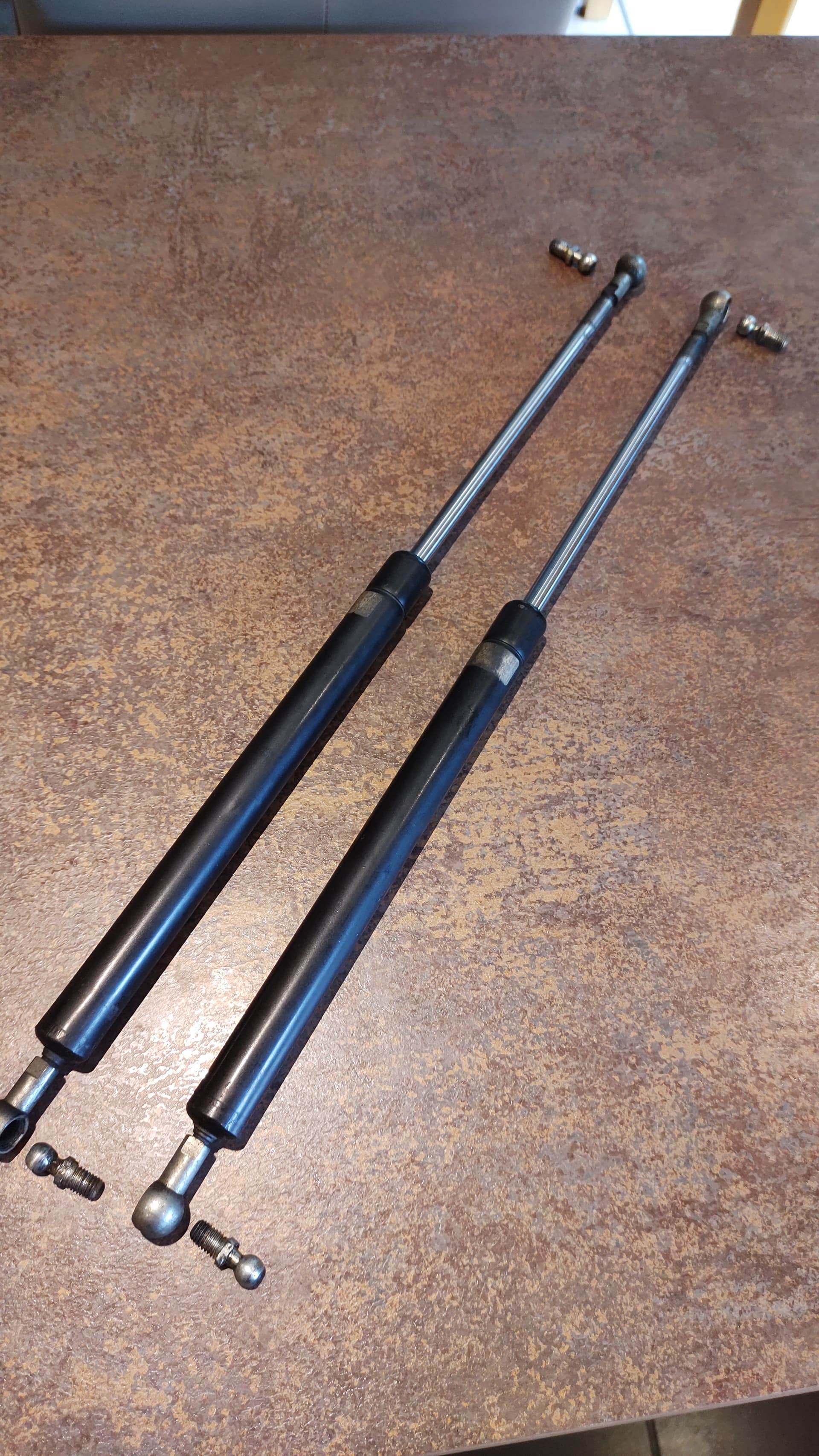 Bonnet (hood) struts - replacement of - XJ-S - Jag-lovers Forums
