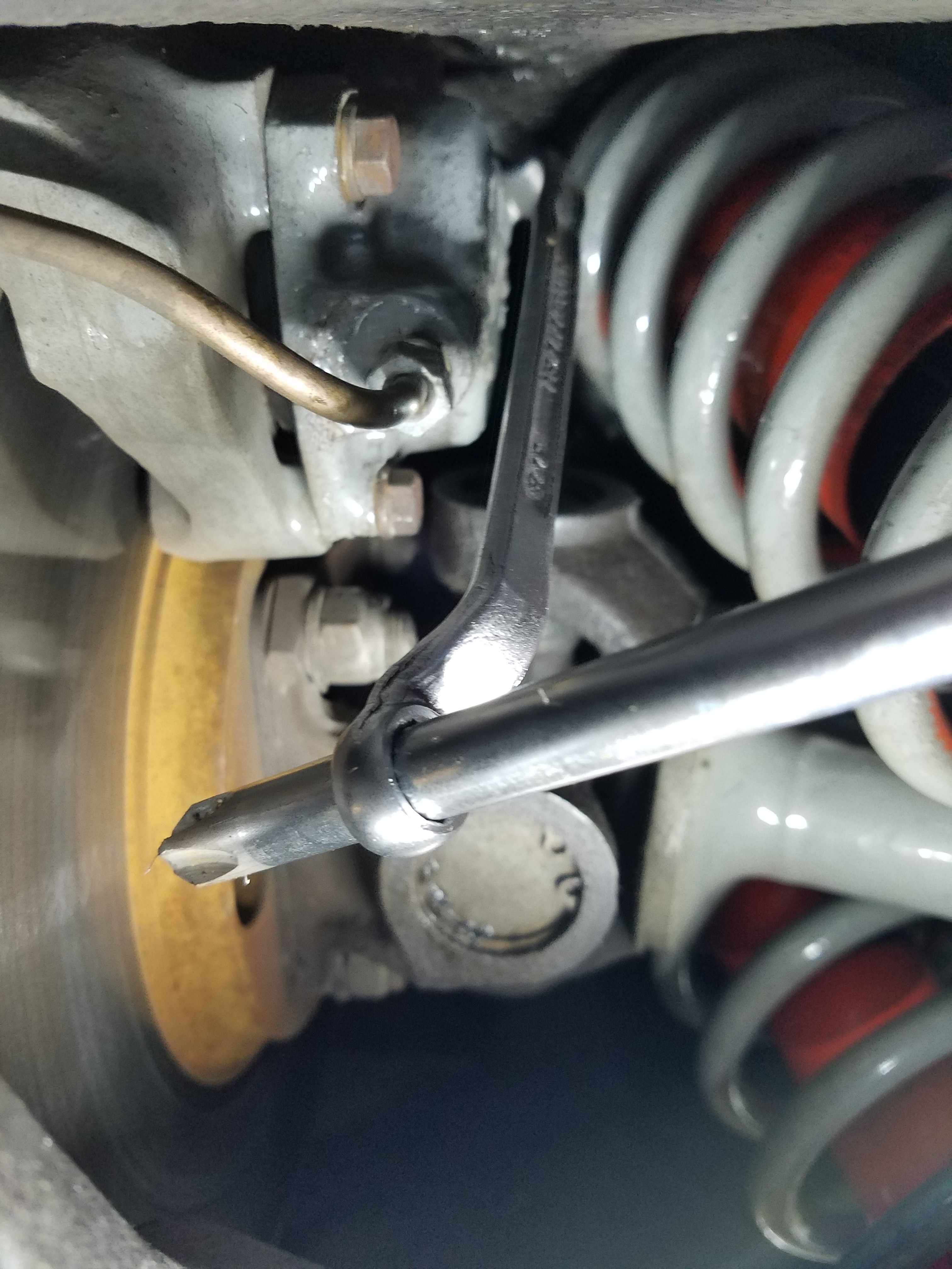 A tip of the hat to DOT5, and solving remote rear brake bleeder issue ...