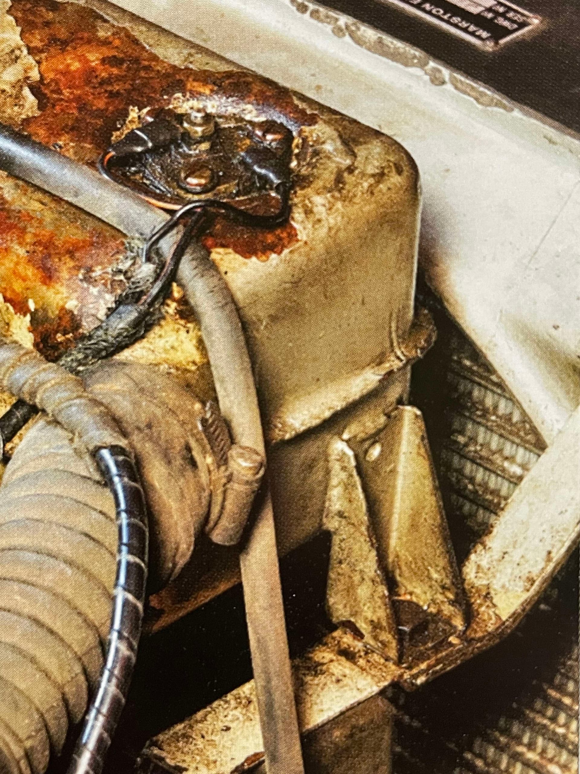 Radiator fan cowl support question - E-Type - Jag-lovers Forums