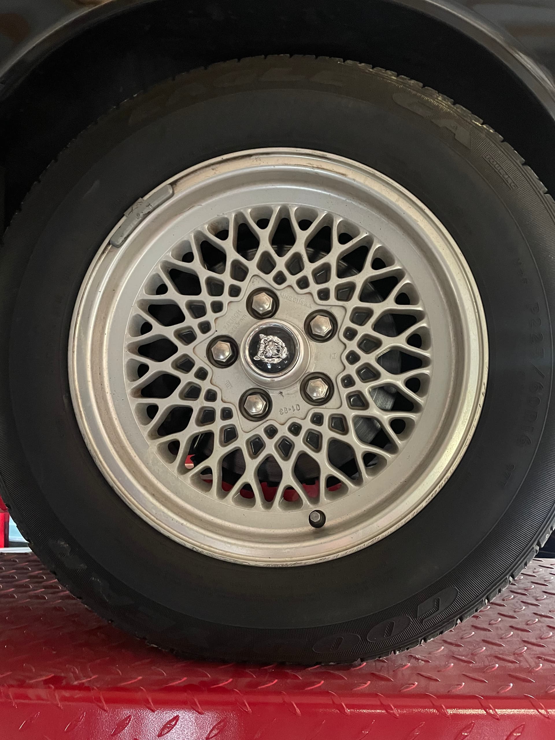 Alloy wheel difference - XJ-S - Jag-lovers Forums