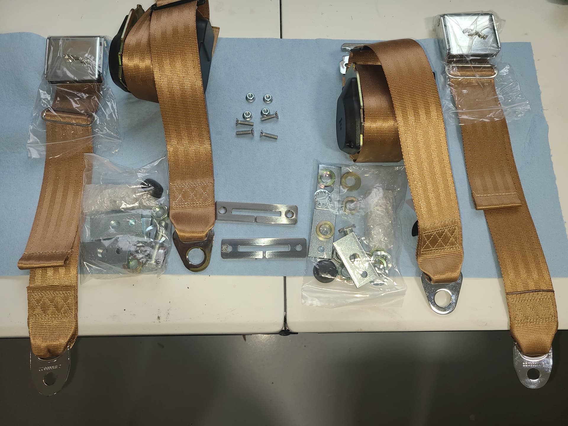 3-point seat belts in a S1 fhc? - E-Type - Jag-lovers Forums