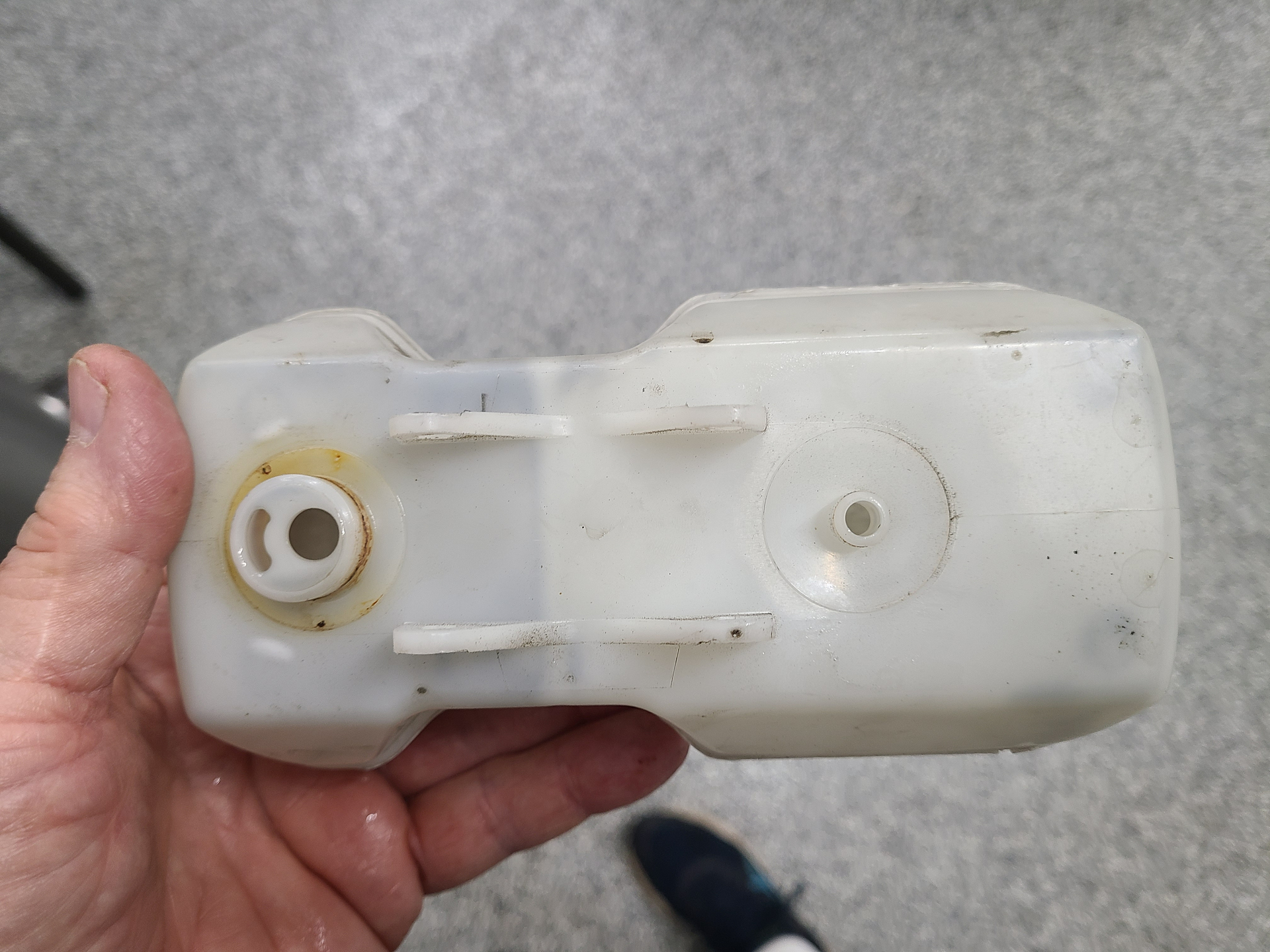 84 Jaguar XJ6 III Brake reservoir leaking - XJ - Jag-lovers Forums