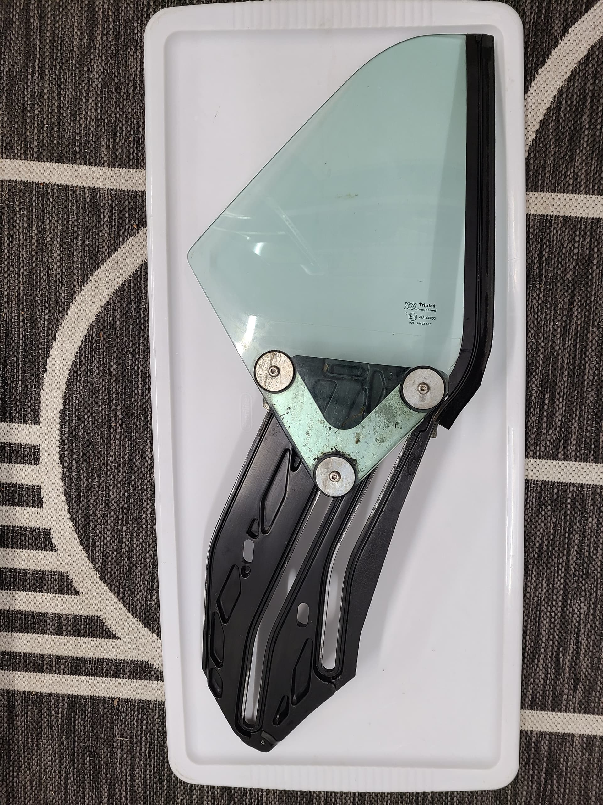 [xj-s] easy fix for stuck convertible rear window - XJ-S - Jag-lovers ...