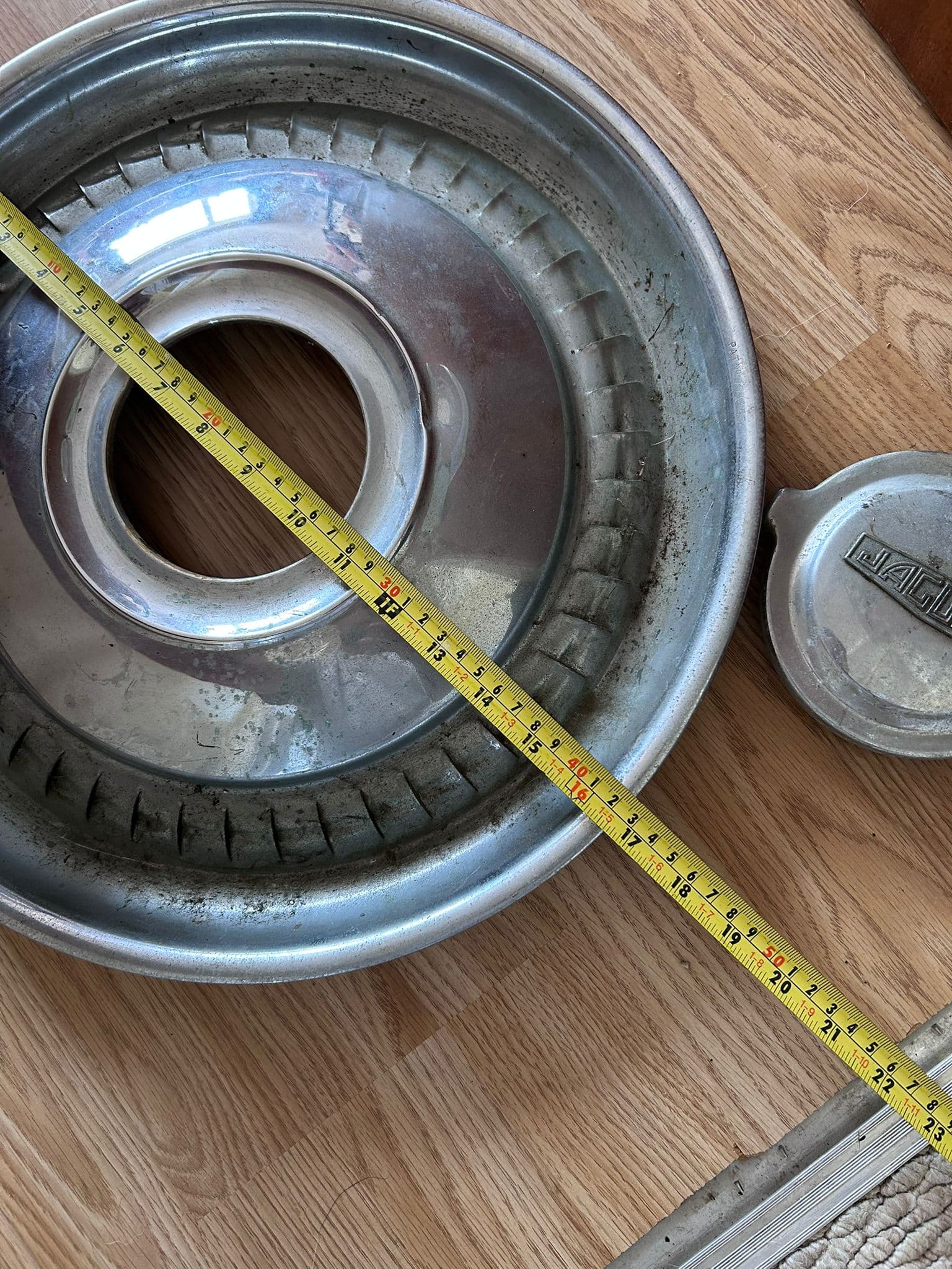 Help please - Identify wheel covers - E-Type - Jag-lovers Forums