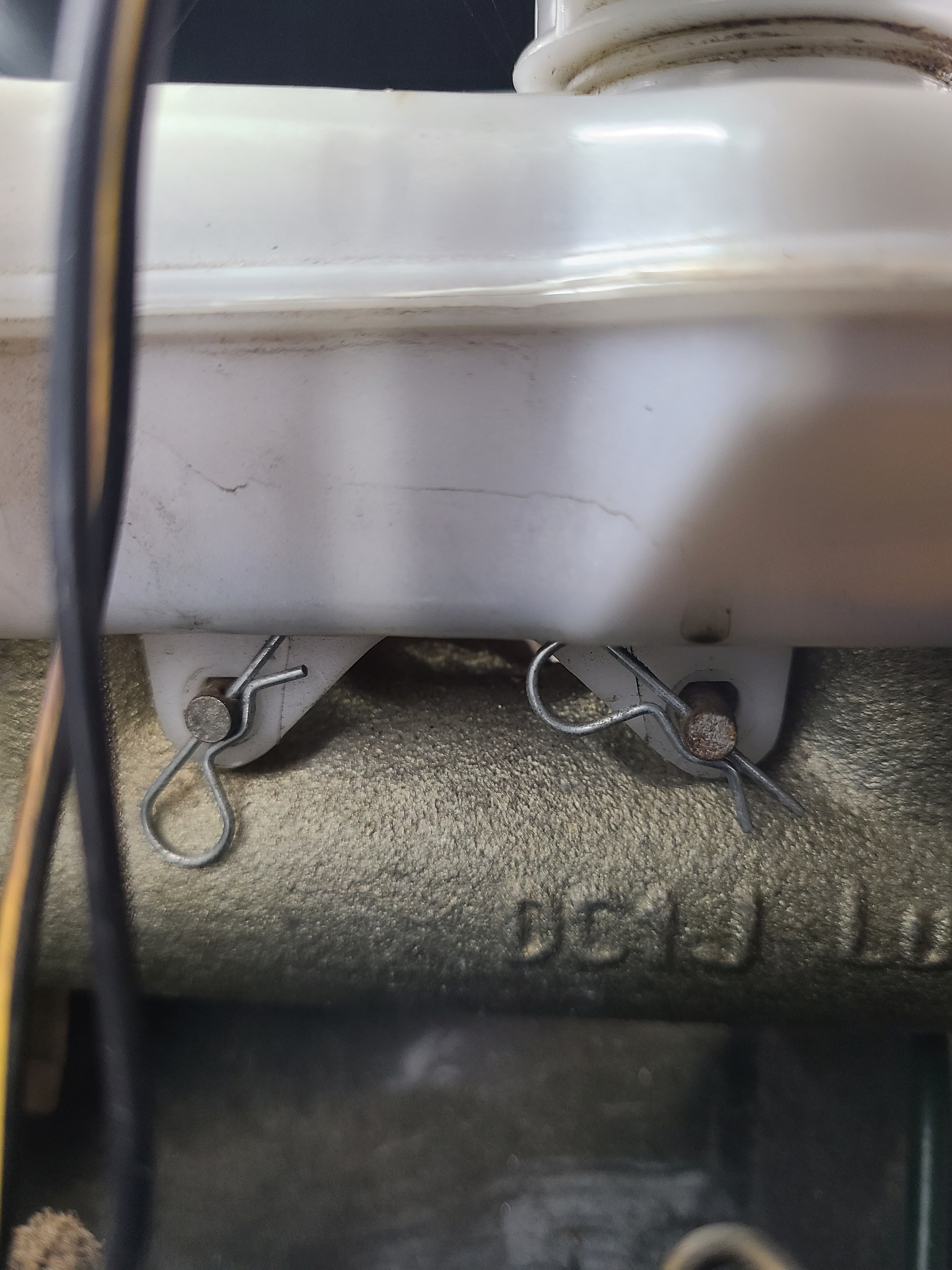 84 Jaguar XJ6 III Brake reservoir leaking - XJ - Jag-lovers Forums