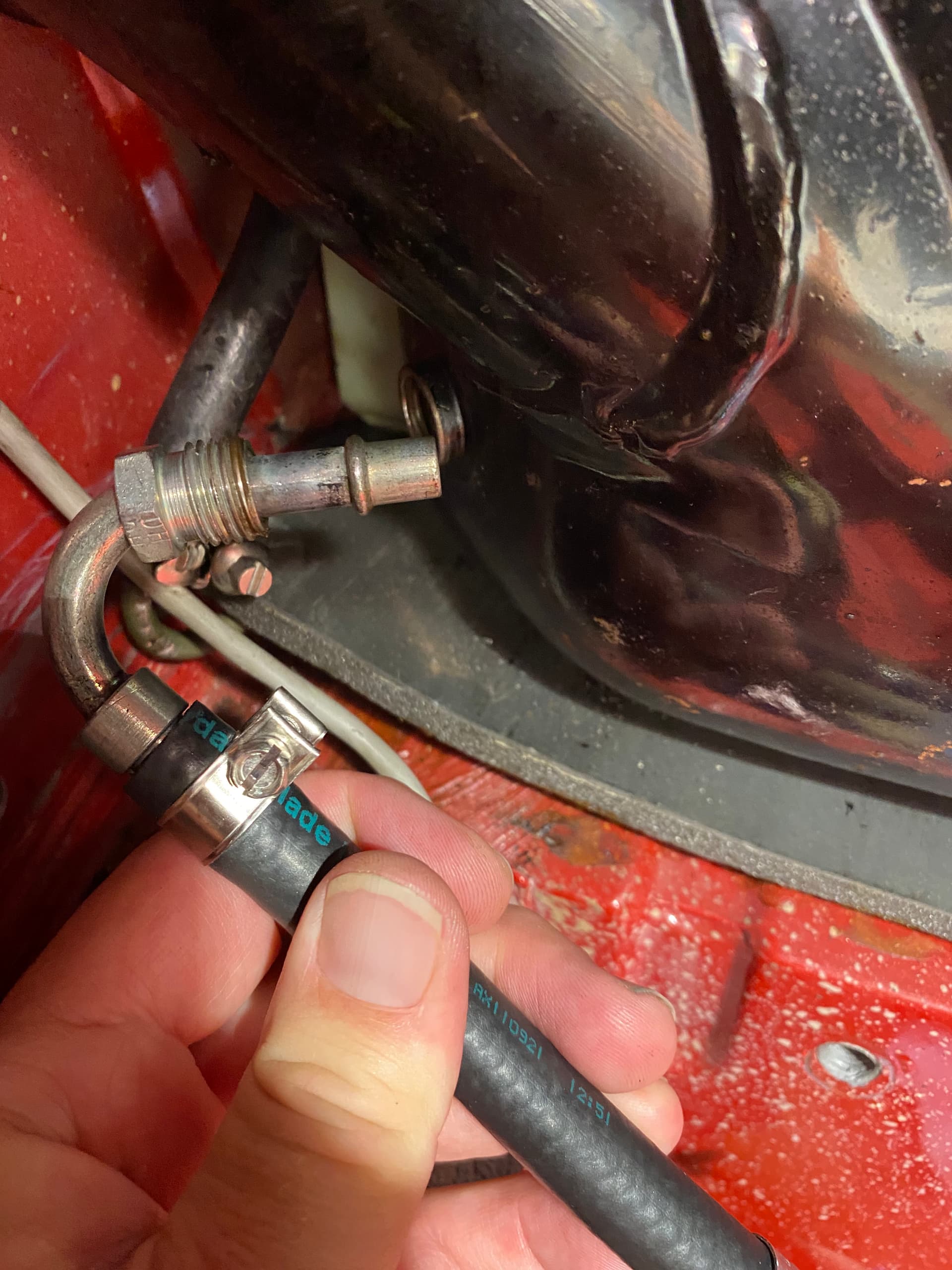 Fuel return hose to tank - XJ-S - Jag-lovers Forums