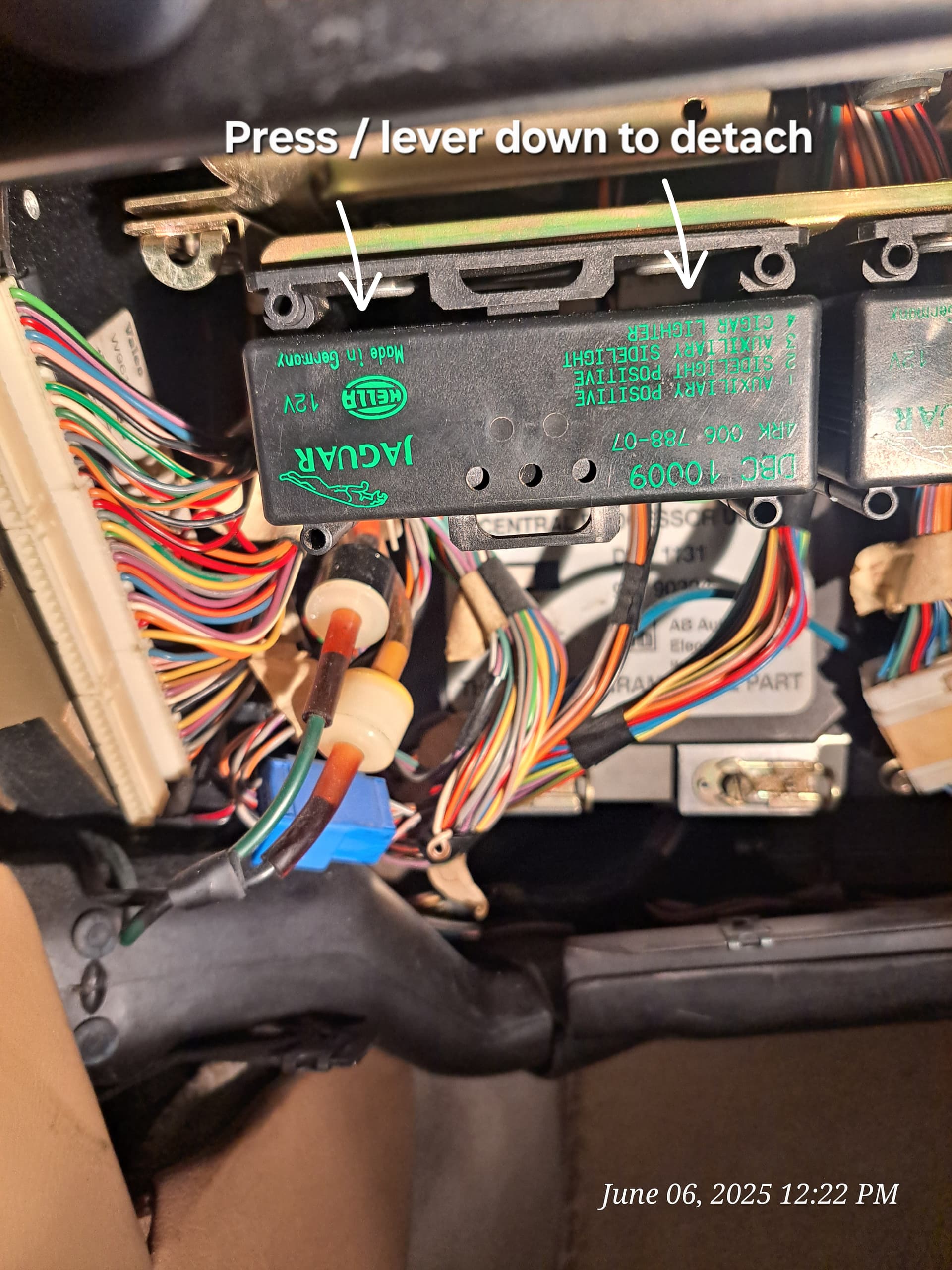 Sidelights / Taillights Failure / Battery Maintainer - XJ40 - Jag ...