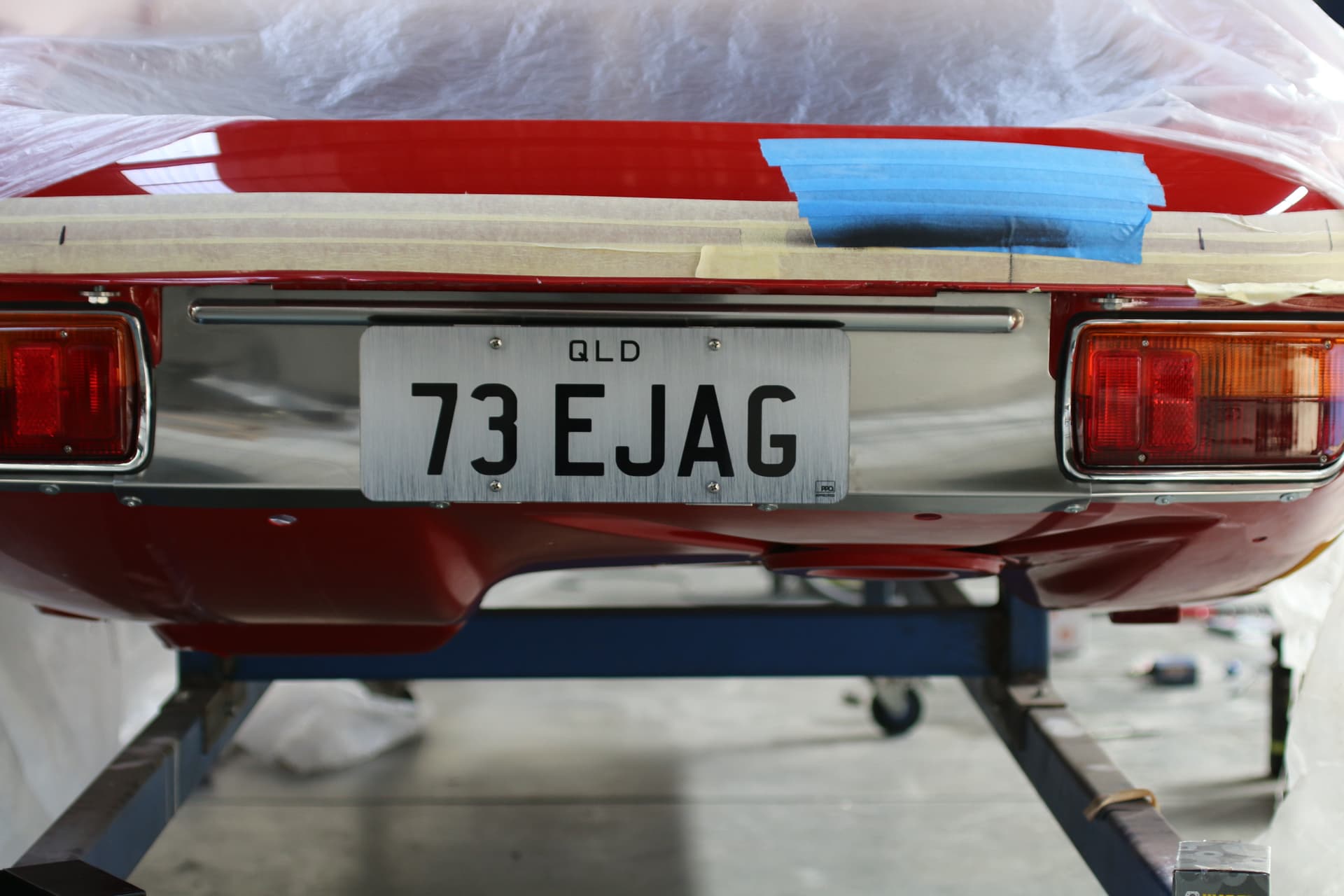 Series 2 - stainless steel Plinth between rear lights - E-Type - Jag ...