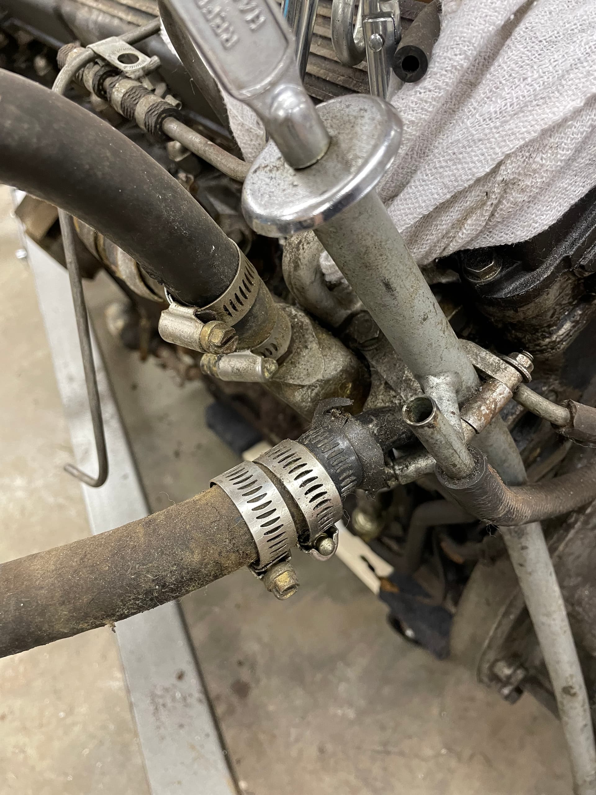 Series 2 Auto dipstick tube bracket - E-Type - Jag-lovers Forums