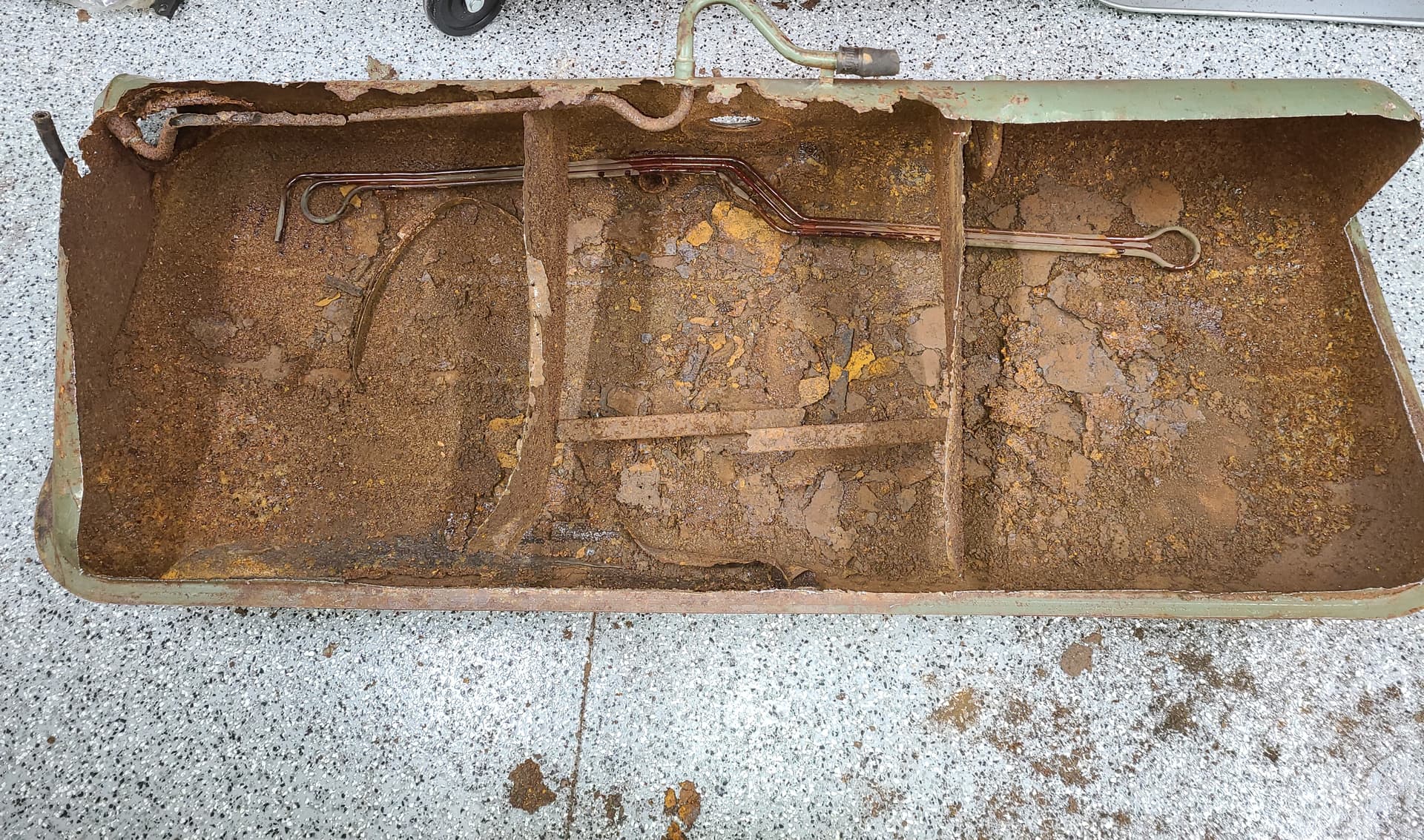 Inside a rusty 1990 XJ-S convertible fuel tank - XJ-S - Jag-lovers Forums