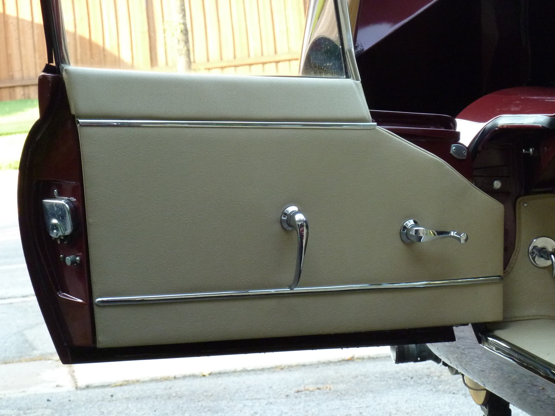 Retainer clips for inside door upper trim. Series 1 - E-Type - Jag ...