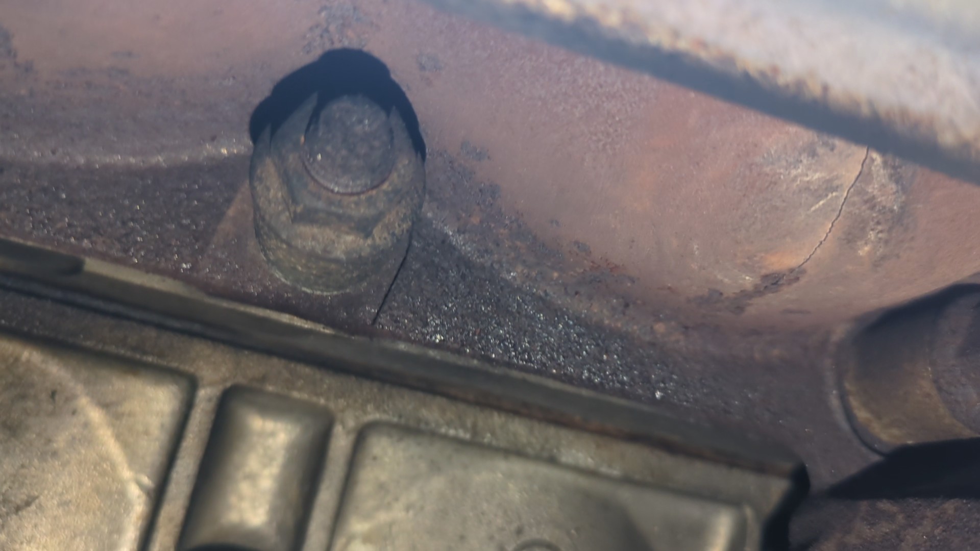 Is this a normal size crack for an AJ16 manifold? - X300 - Jag-lovers Forums