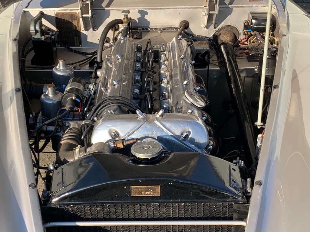 What are the differences between an XK120 engine (1953) and a period MK ...