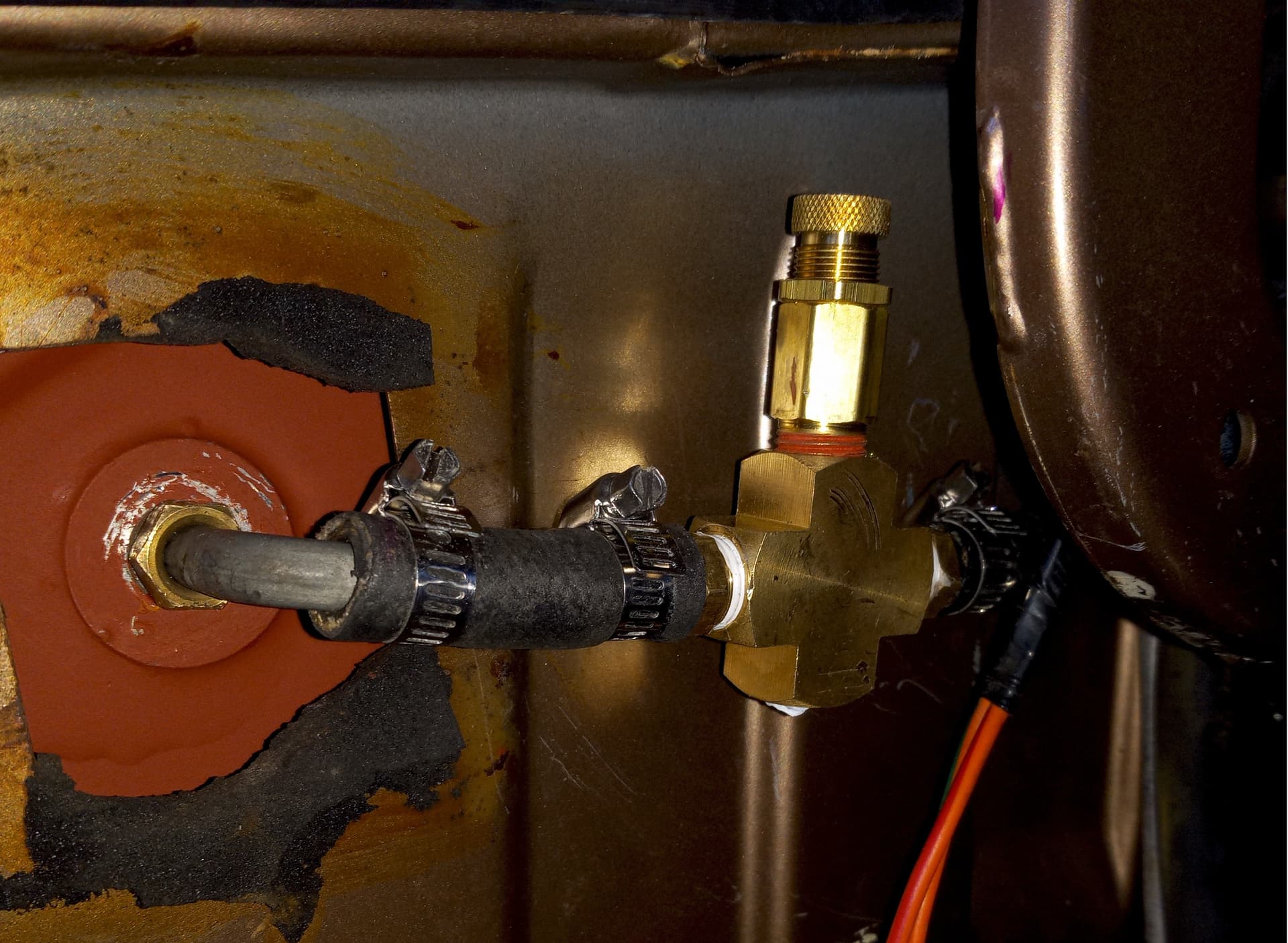 Collapsed fuel tank prevention - XJ - Jag-lovers Forums