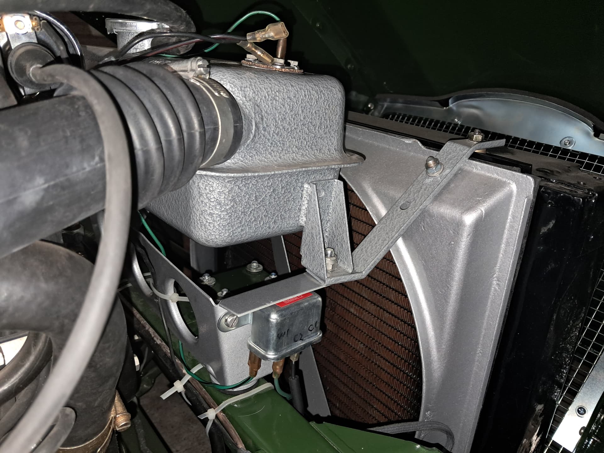 Radiator fan cowl support question - E-Type - Jag-lovers Forums