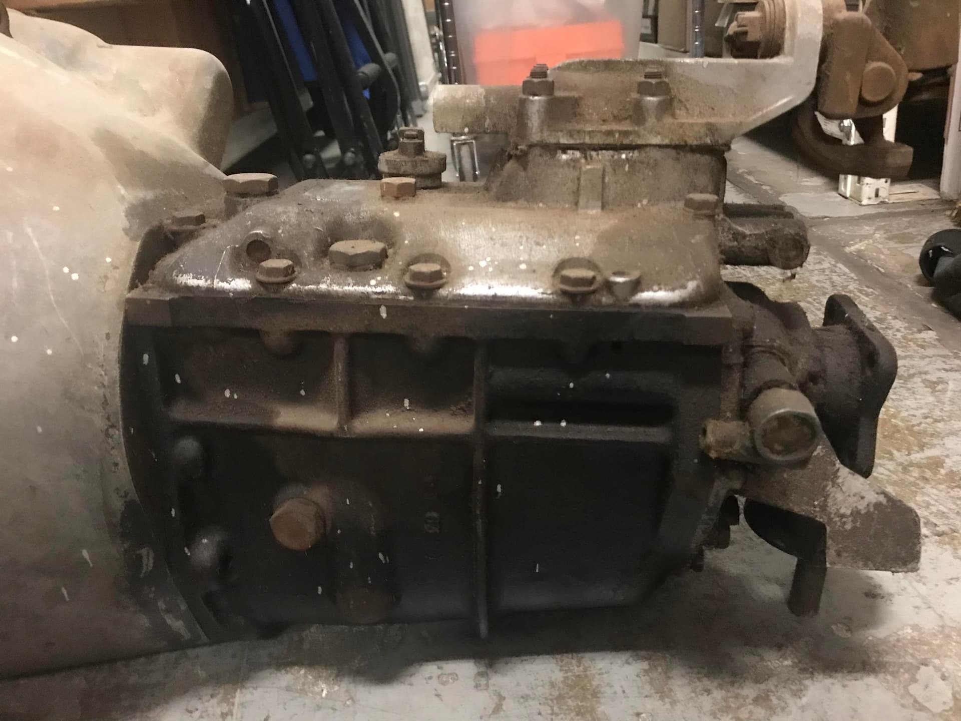 Is this an early 3.8L non-syncro gearbox or a later 4.2L syncro gearbox ...