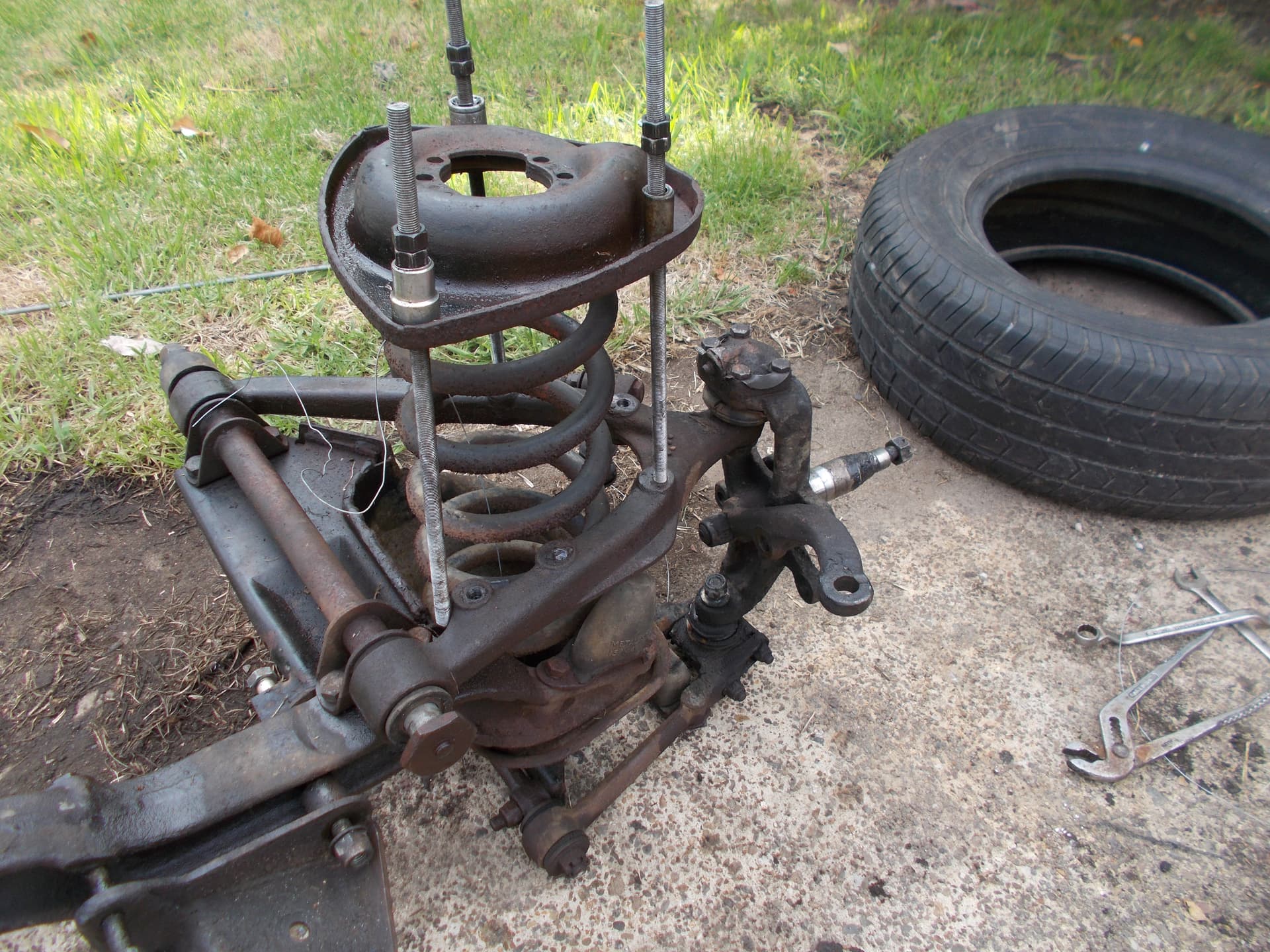 Churchill Tool JD.16....(coil spring compressor for early saloons ...